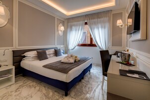 Quarto casal de uso individual | Frigobar, cofres nos quartos, individualmente mobiliados, escrivaninha