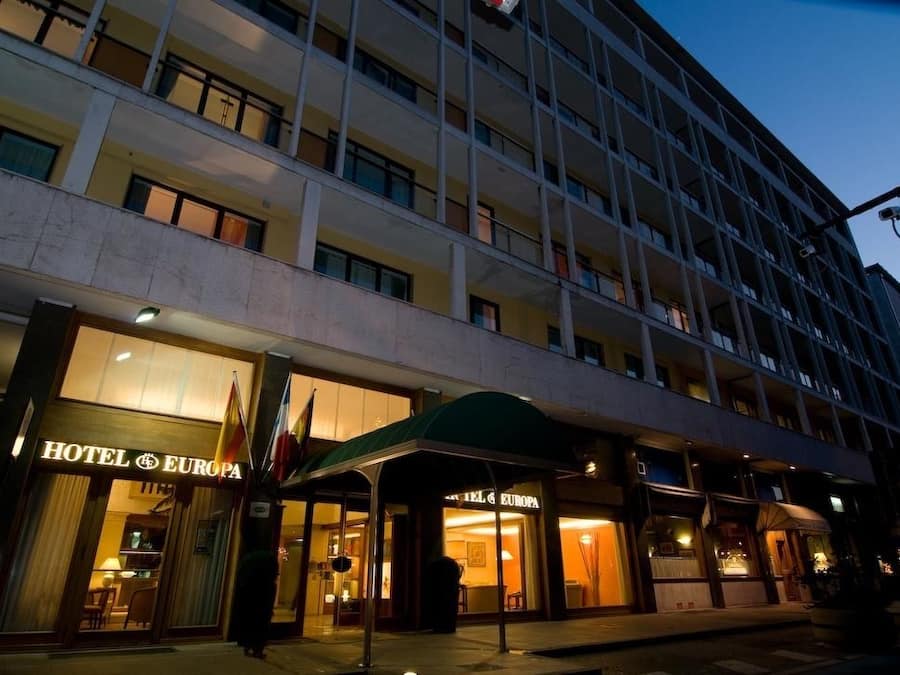 Fachada do alojamento (tarde/noite)