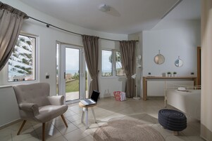 Suíte superluxo, em edifício anexo | Área de estar