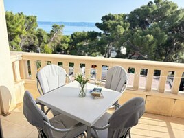 Apartamento família | Frigobar, cofres nos quartos, escrivaninha, Wi-Fi de cortesia