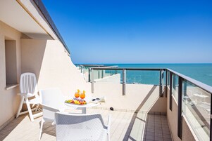 Frigobar, cofres nos quartos, individualmente decorados, escrivaninha