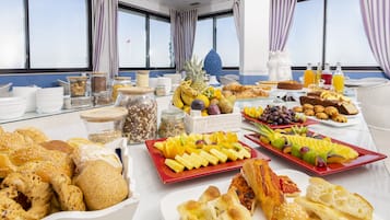 Pequeno-almoço tipo buffet diário incluído