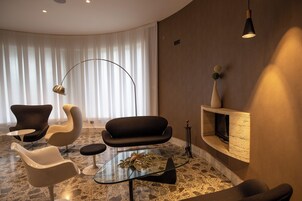 Área de estar no saguão