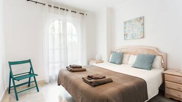 Apartamento, 2 quartos | 2 quartos, com decoração personalizada, ferro/tábua de engomar