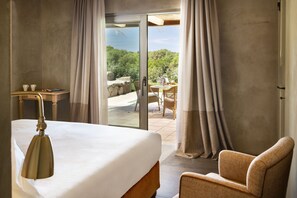 Suíte exclusiva, piscina particular | Roupas de cama premium, frigobar, cofres nos quartos