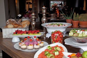 Pequeno-almoço tipo buffet diário incluído 