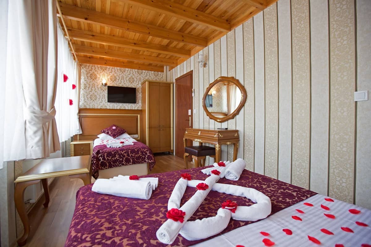 Lençóis de algodão egípcio, cofre no quarto, secretária