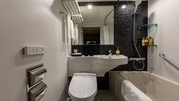 Uma combinação polibã/banheira, artigos de higiene pessoal grátis