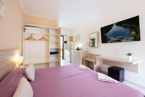 Estúdio superior | 1 quarto, camas com colchões pillow-top, cofres nos quartos