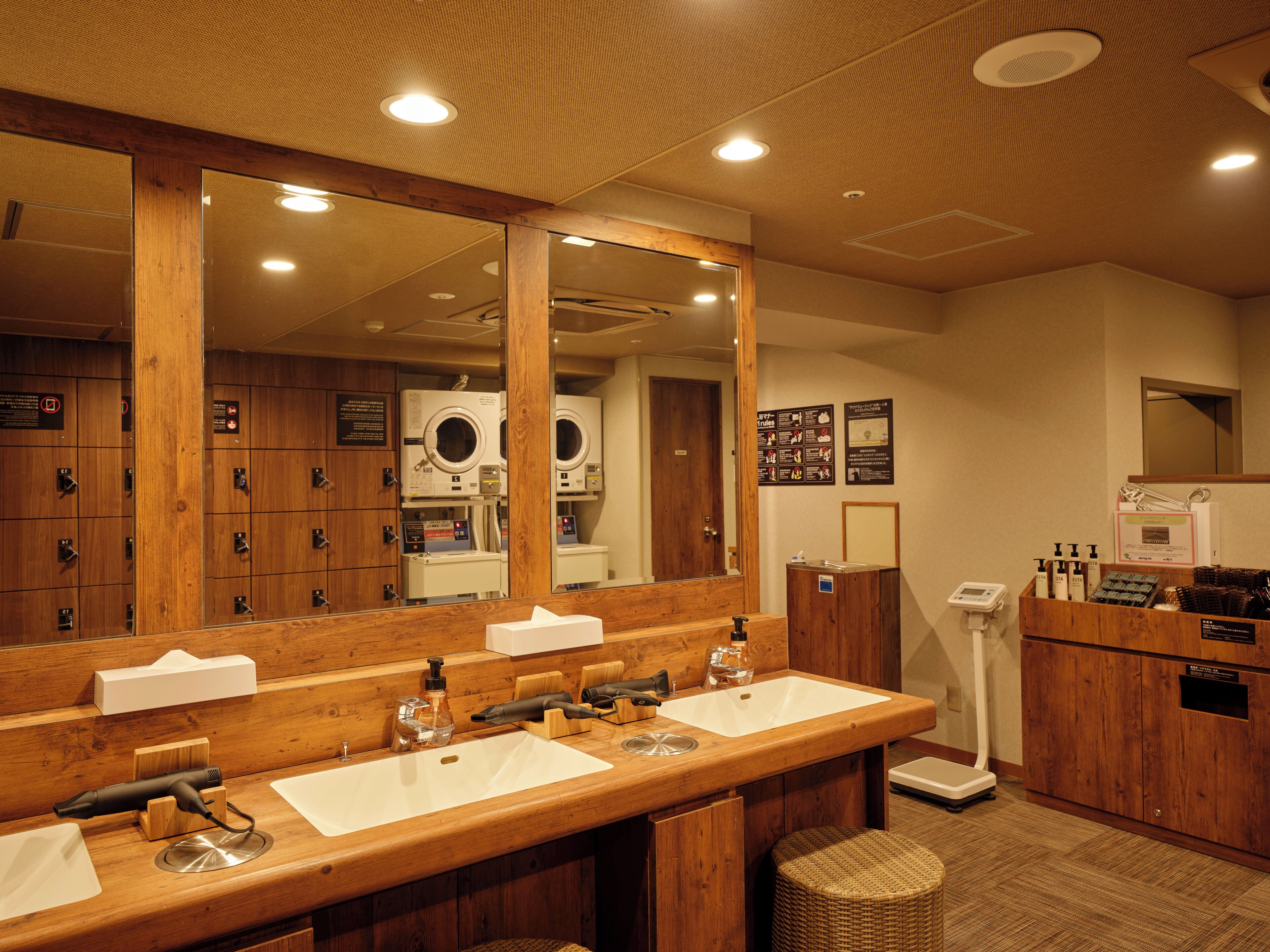 Sauna seca, banheira de hidromassagem