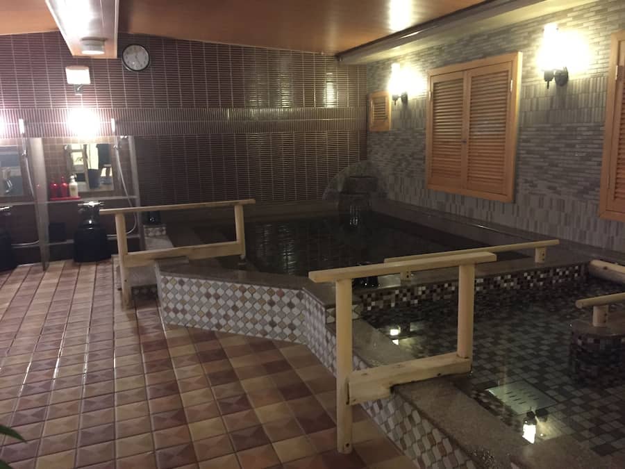 Banheira de hidromassagem interior