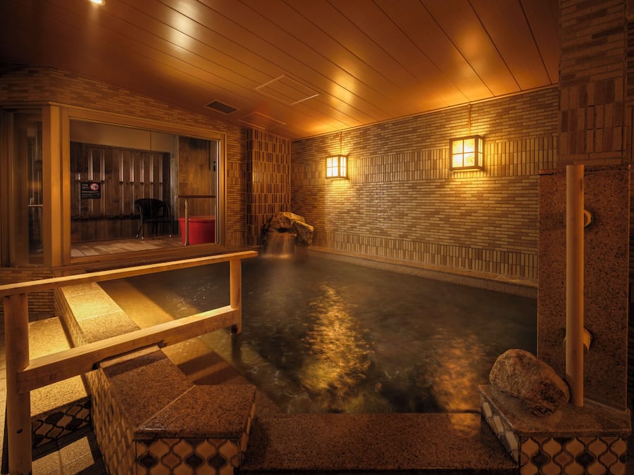 Sauna seca, banheira de hidromassagem