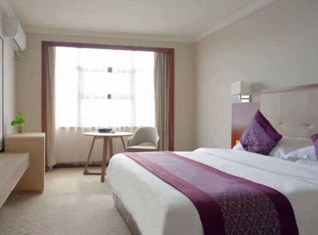 Minibar, cofre no quarto, despertadores 