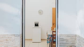 Apartamento, 1 quarto, vista para o jardim | Cozinha privada | Geladeira, mesas de jantar