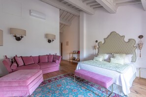 Quarto Deluxe | Minibar, cofre no quarto, Wi-fi grátis 