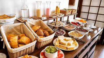 Pequeno-almoço tipo buffet diário incluído