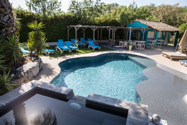 Hotel Le President Gare Tgv Nimes Pont Du Gard - Arles, France