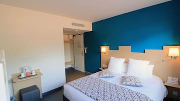 Quarto Quádruplo Familiar, no rés do chão | Cofre no quarto, secretária