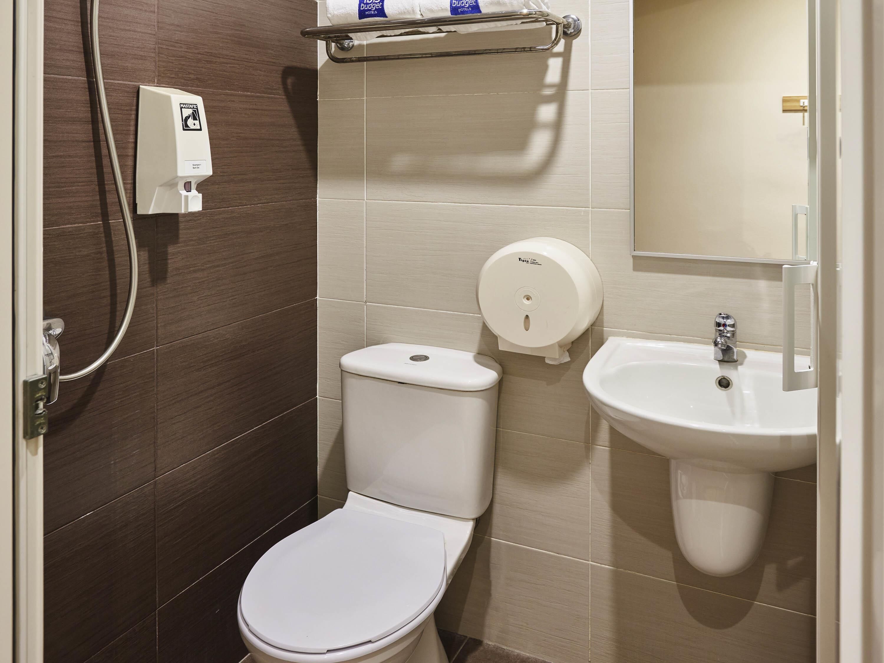 Quarto Duplo Superior, 1 cama de casal | Secretária, ferro/tábua de engomar, Wi-fi grátis 