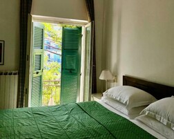 Quarto Duplo ou Twin Clássico, não fumadores, varanda | Lençóis de algodão egípcio, roupa hipoalergénica 