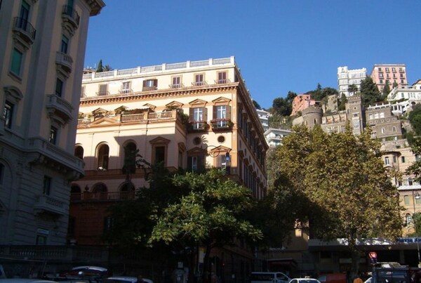 Amedeo - Naples