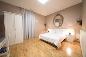 Quarto Duplo Comfort | Minibar, cofre no quarto, secretária, quartos insonorizados