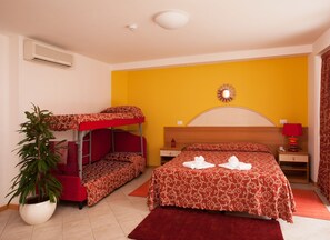Cofres nos quartos, berços (sobretaxa)