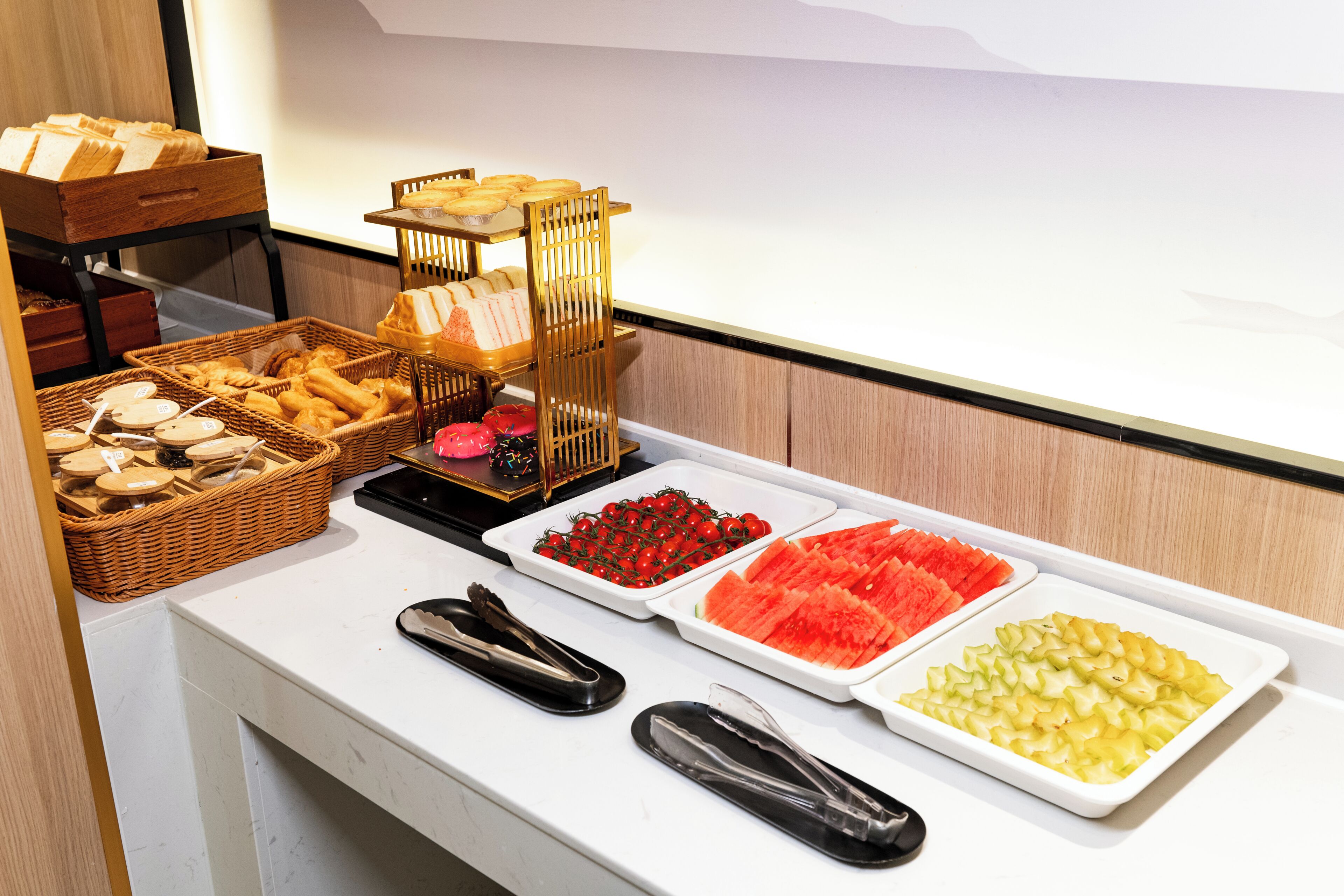 Café da manhã com buffet todos os dias mediante uma taxa