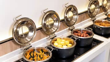 Café da manhã com buffet todos os dias mediante uma taxa