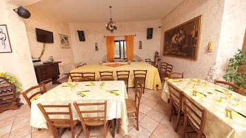 Pequeno-almoço preparado no momento diário incluído