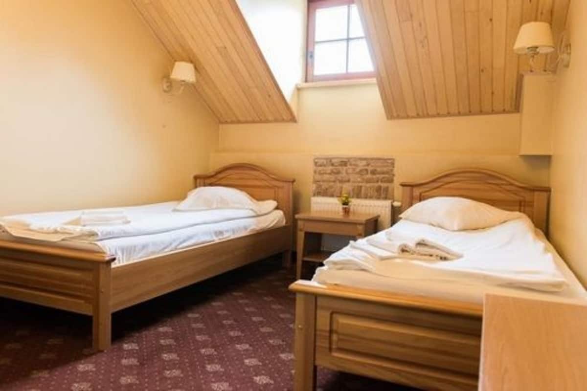 Quarto Twin Económico | 1 quarto, cofre no quarto, secretária, quartos insonorizados