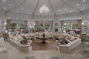 Este bar no lobby do hotel 