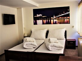 Ferro/tábua de engomar, Wi-fi grátis, roupa de cama fornecida 