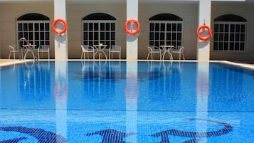 Piscina exterior sazonal
