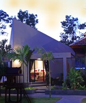 Quarto superior | Cofres nos quartos, cortinas blackout, quartos à prova de som