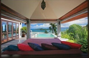 Luxury Pool Villa | Cofres nos quartos, cortinas blackout, quartos à prova de som