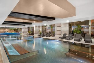 Sauna seca, banheira de hidromassagem, banho turco/hammam