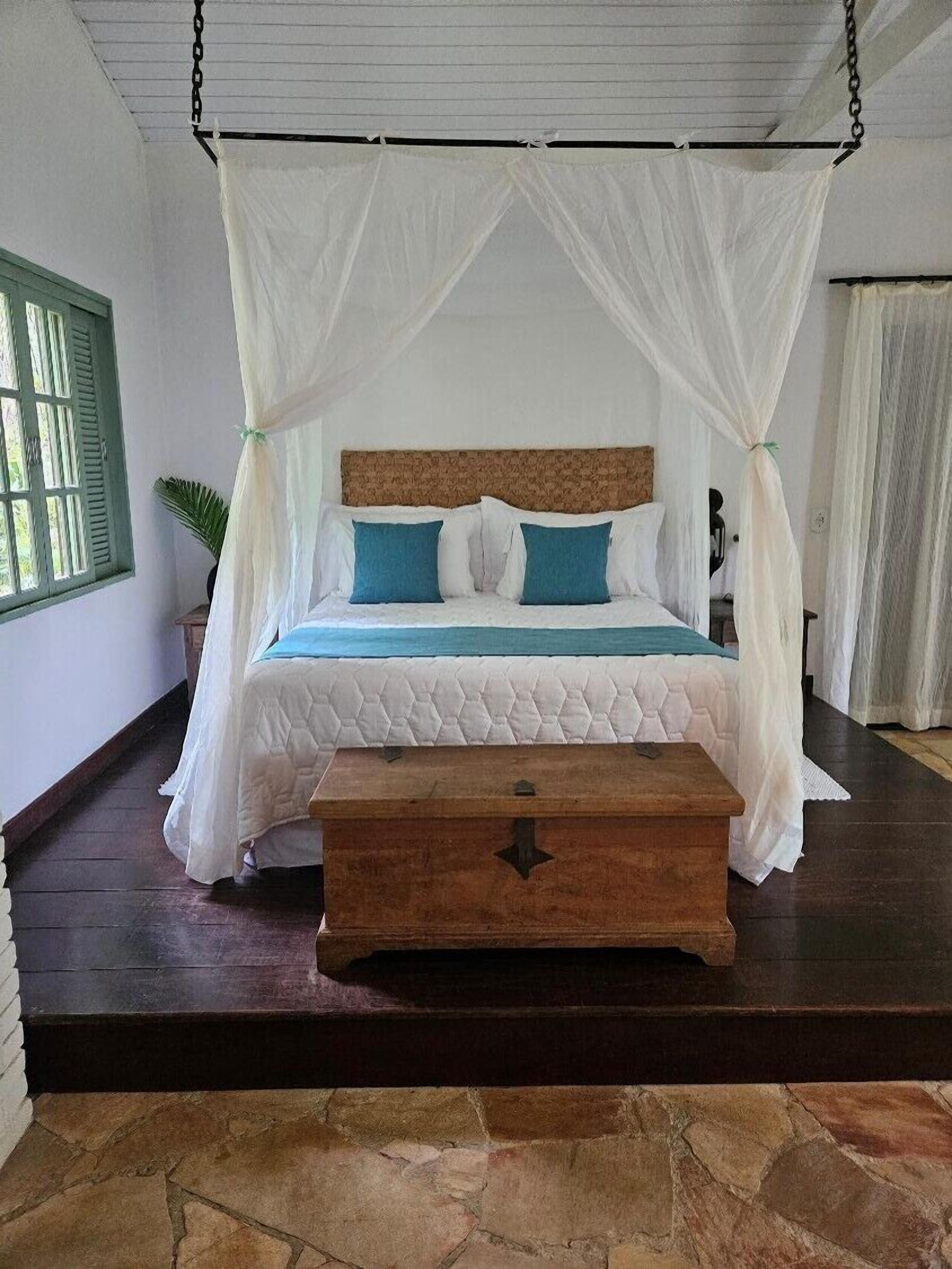 Bangalô (Luxo) | Roupas de cama premium, frigobar, individualmente decorados