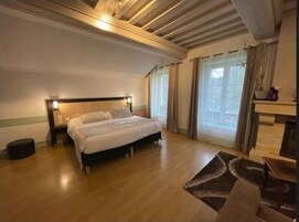 Quarto Presidencial (for 6) | Roupa de alta qualidade, com decoração personalizada 