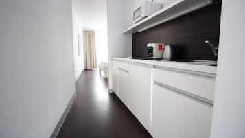 Apartamento, 1 quarto, sacada (Elephant) | Cozinha privada | Geladeira, cafeteira/chaleira