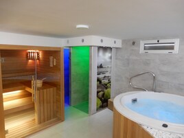 Sauna seca, banheira de hidromassagem
