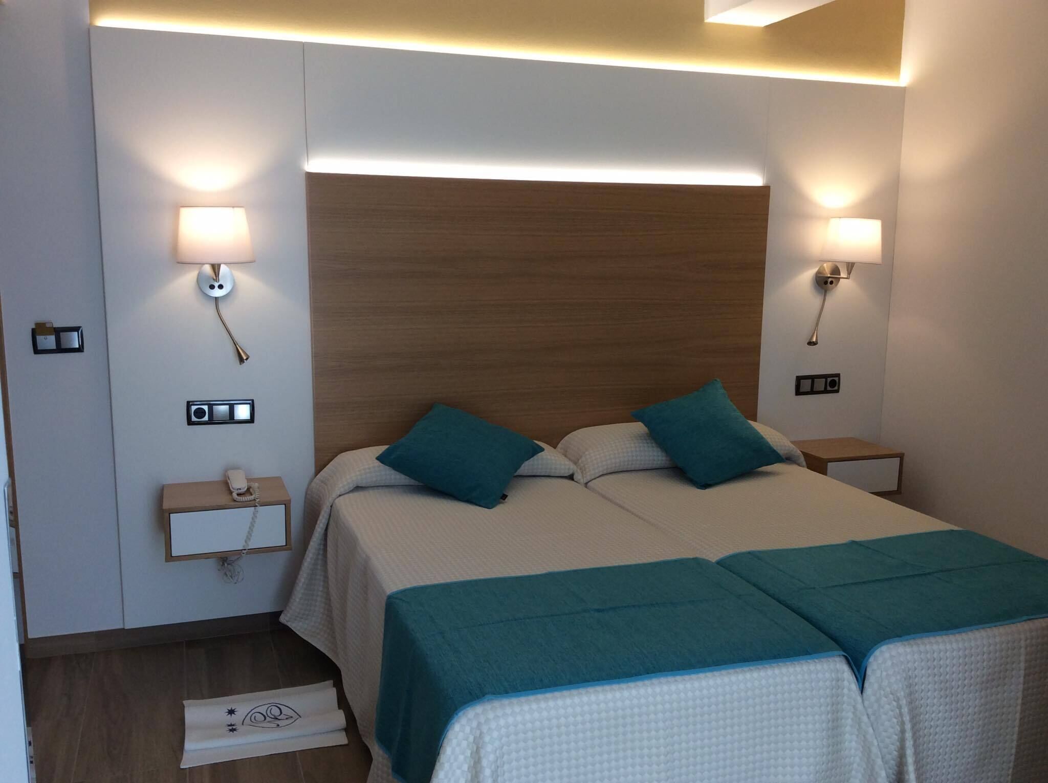 Quarto Duplo | Camas de colchão pillowtop, cofre no quarto, secretária 