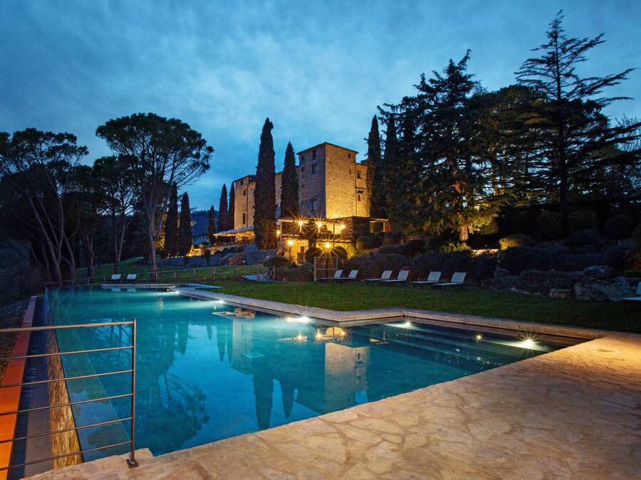 Piscina interior, piscina exterior, espreguiçadeiras