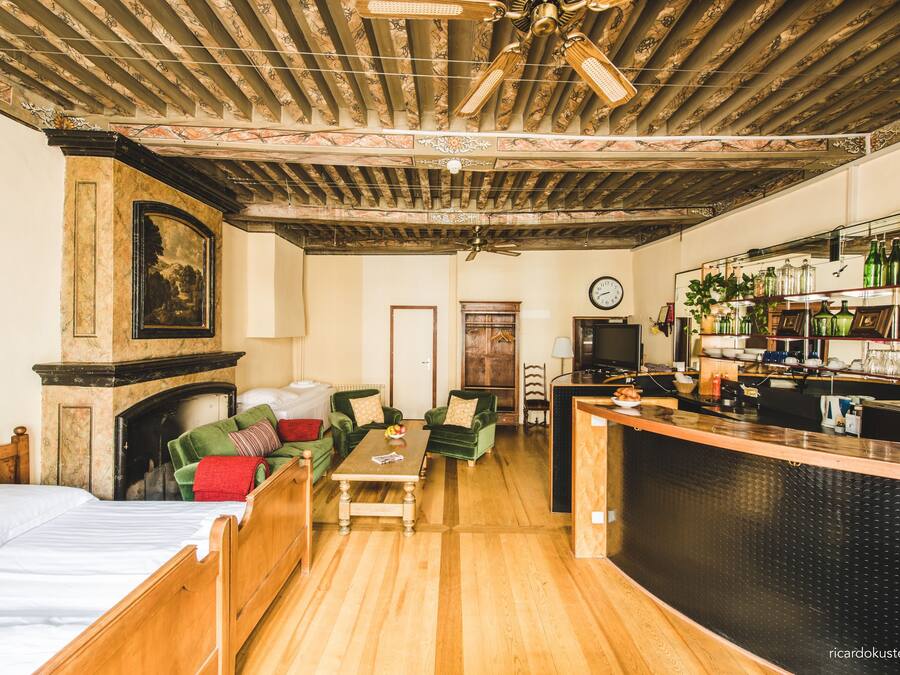 Com decoração personalizada, com mobília individualizada