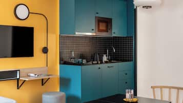 Studio | Cofres nos quartos, escrivaninha, espaço de trabalho para notebook