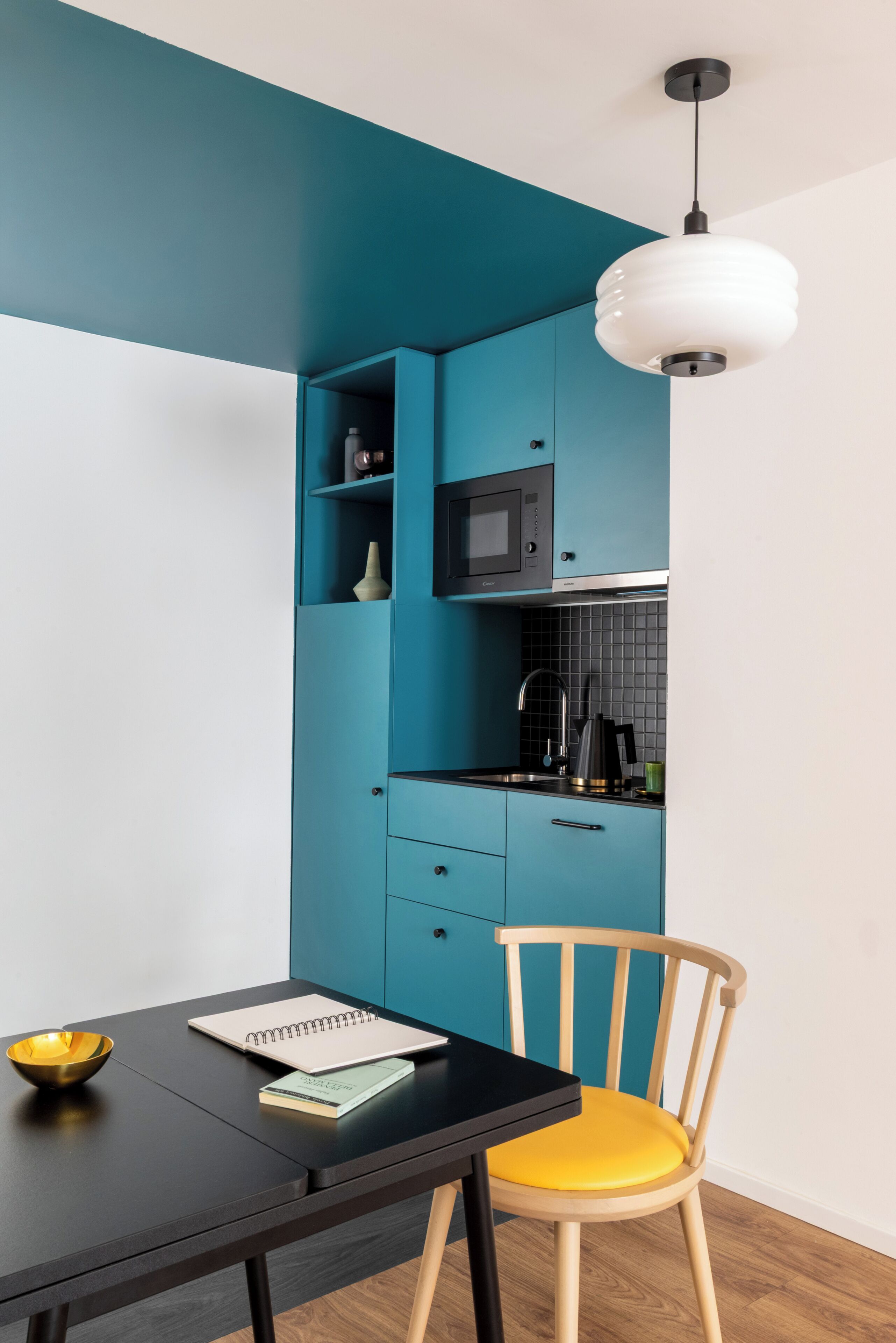 Appartamento con 2 camere da letto | Cofres nos quartos, escrivaninha, espaço de trabalho para notebook