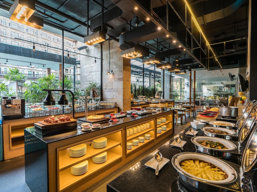 Serviço de café da manhã, almoço, jantar; vistas para a piscina