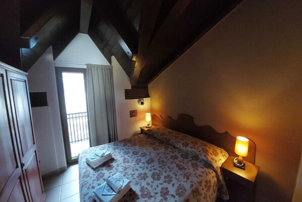 Apartamento Superior, 1 quarto | Cofre no quarto, berços/camas para crianças, Wi-fi grátis 