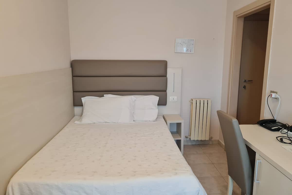 Quarto Individual | Cofre no quarto, secretária, camas desdobráveis, Wi-fi grátis