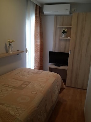 Quarto solteiro econômico, 1 cama de solteiro, vista para o pátio | Vista do quarto